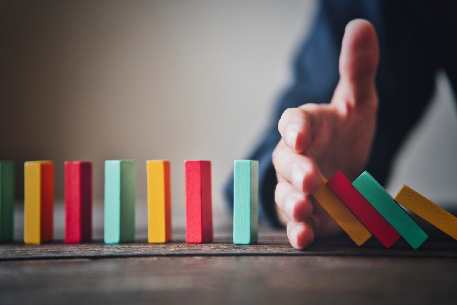 ビジネスの安定性向上のカギ！UPSとEPSの役割と効果｜BUILMILL(ビルミル)