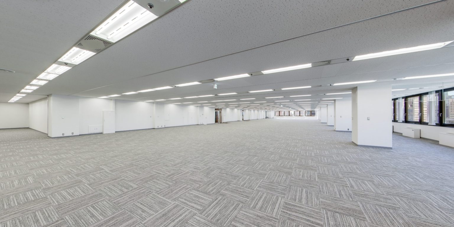 【芝パークビル】軍艦ビルの愛称で親しまれる芝公園のランドマーク｜BUILMILL(ビルミル)