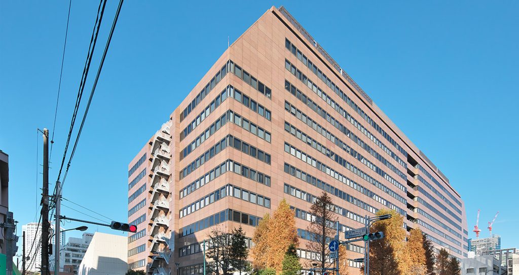 【芝パークビル】軍艦ビルの愛称で親しまれる芝公園のランドマーク｜BUILMILL(ビルミル)