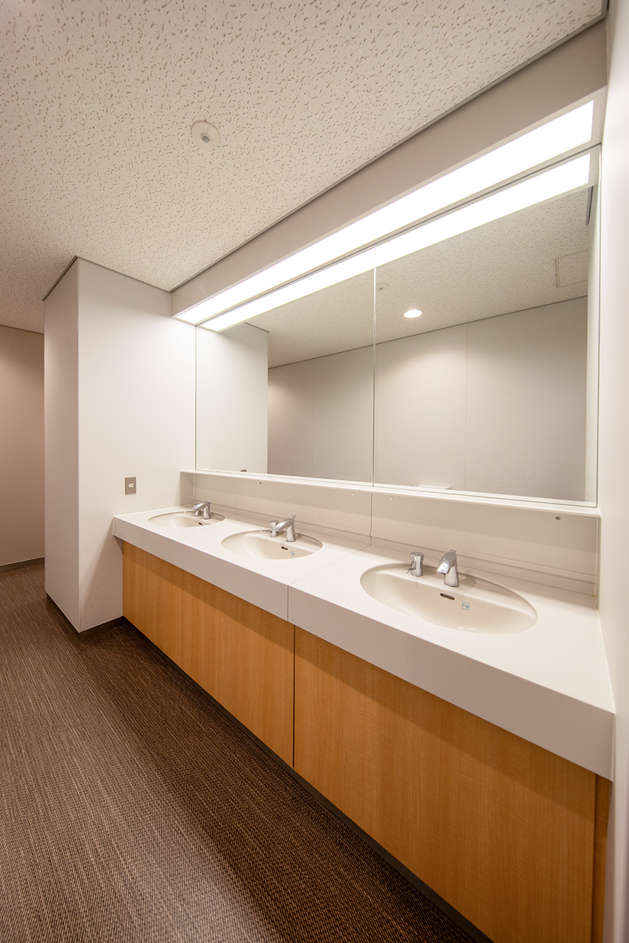 【品川シーサイドパークタワー】海風を感じる緑の中の500坪超オフィス｜BUILMILL(ビルミル)