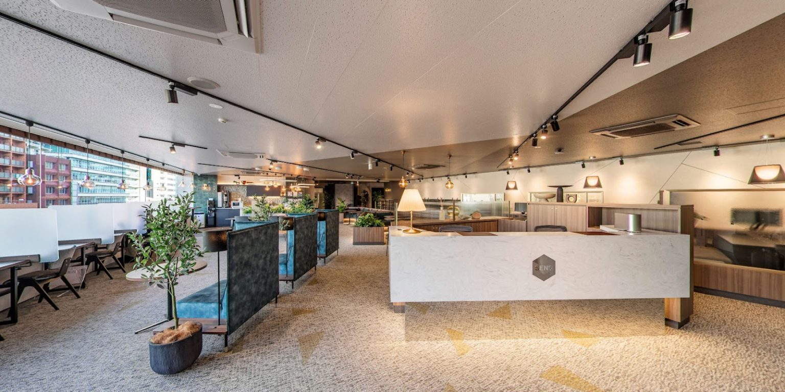 【SENQ（センク）青山並木通り】イチョウ並木に癒される！大都会の多機能オフィス｜BUILMILL(ビルミル)