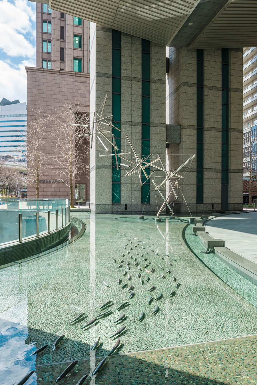 【梅田ダイビル】駅直結で抜群のアクセス！全面ガラス張りのハイスペックオフィス｜BUILMILL(ビルミル)