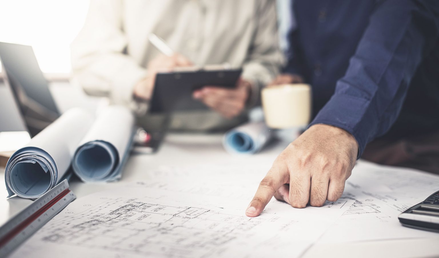 「オフィス内装での墨だし作業とは？基礎知識と進行時の注意点」｜BUILMILL(ビルミル)