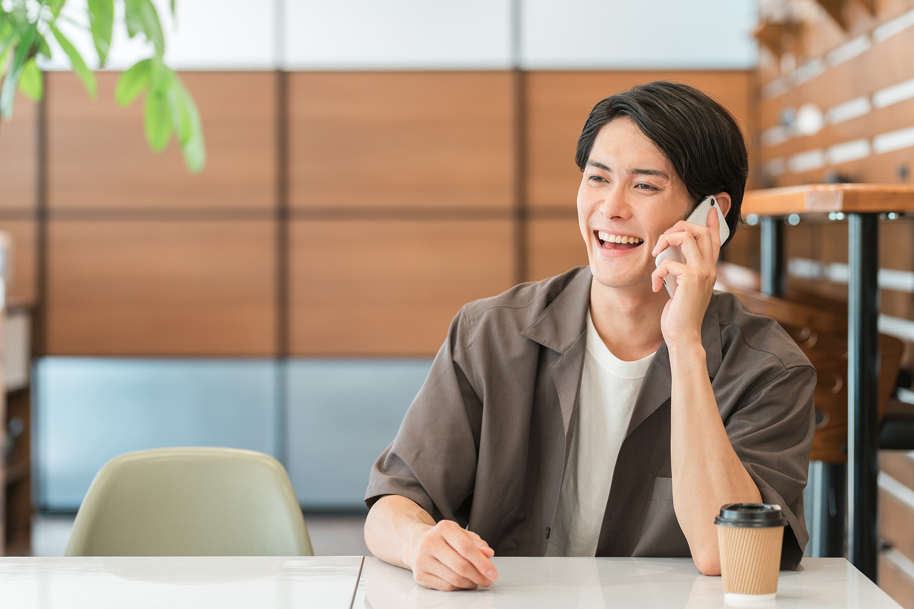 「働く環境が変わる！オフィスにリフレッシュスペースを設ける5つのメリット」｜BUILMILL(ビルミル)