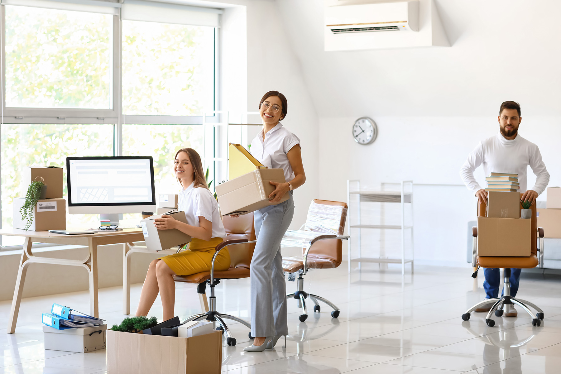 「オフィスに最適なフラップテーブルとは？活用メリットと選び方のポイント」｜BUILMILL(ビルミル)