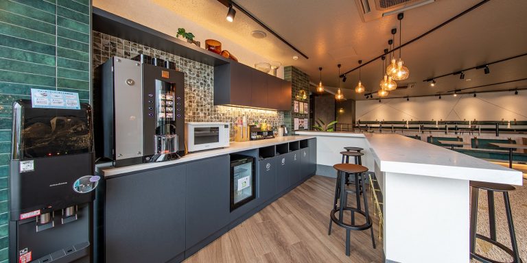 【SENQ（センク）青山並木通り】イチョウ並木に癒される！大都会の多機能オフィス｜BUILMILL(ビルミル)