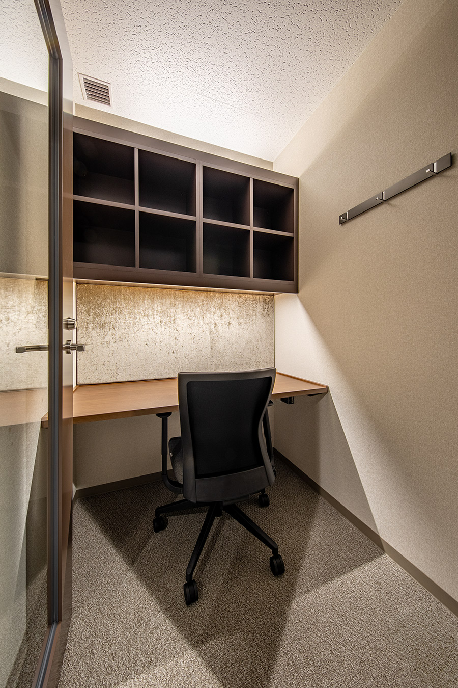 【SENQ（センク）青山並木通り】イチョウ並木に癒される！大都会の多機能オフィス｜BUILMILL(ビルミル)