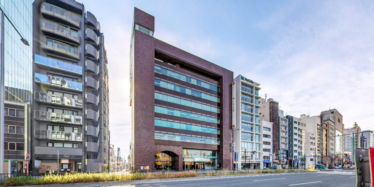 【SENQ（センク）青山並木通り】イチョウ並木に癒される！大都会の多機能オフィス｜BUILMILL(ビルミル)