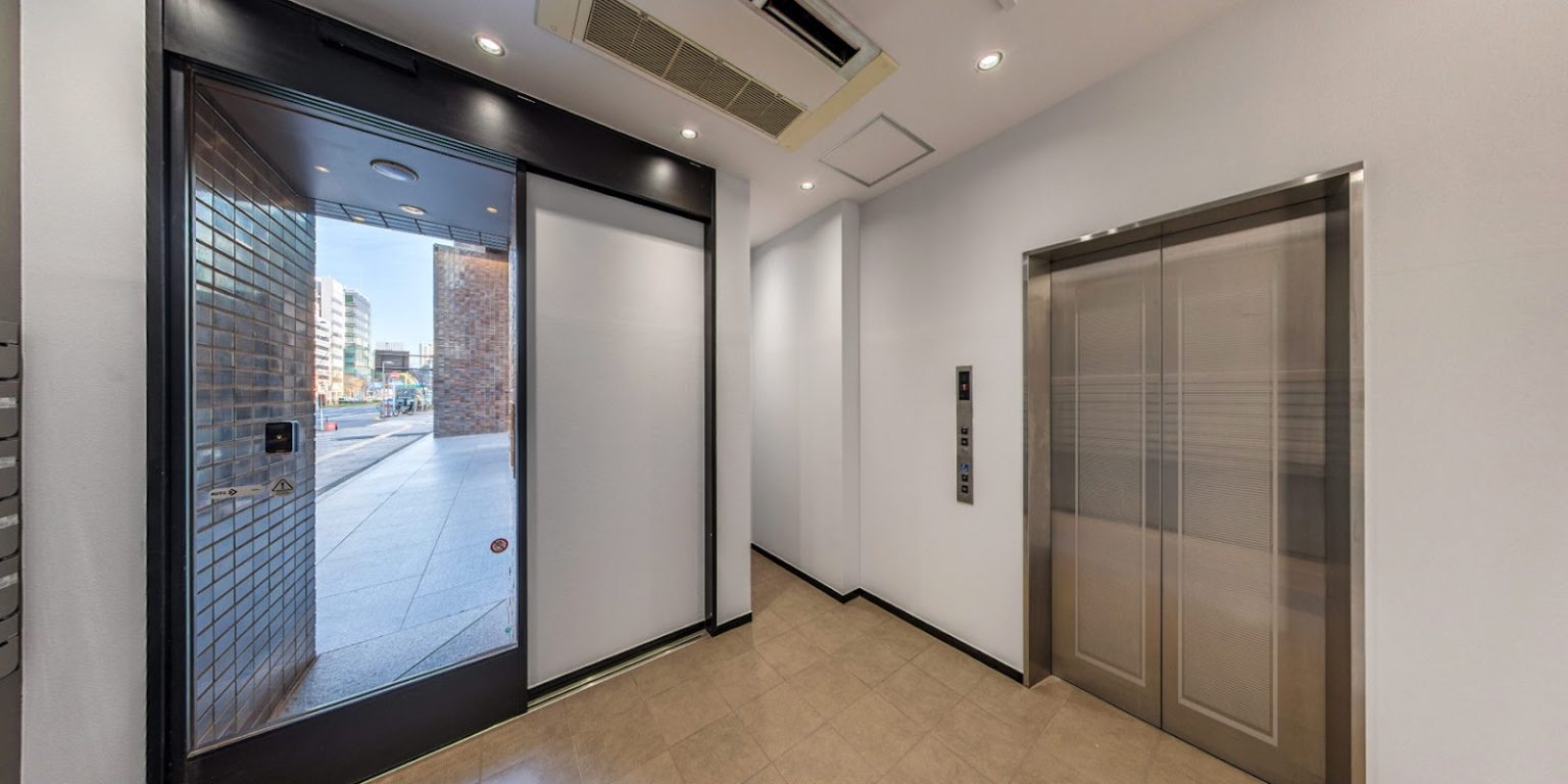 【SENQ（センク）青山並木通り】イチョウ並木に癒される！大都会の多機能オフィス｜BUILMILL(ビルミル)