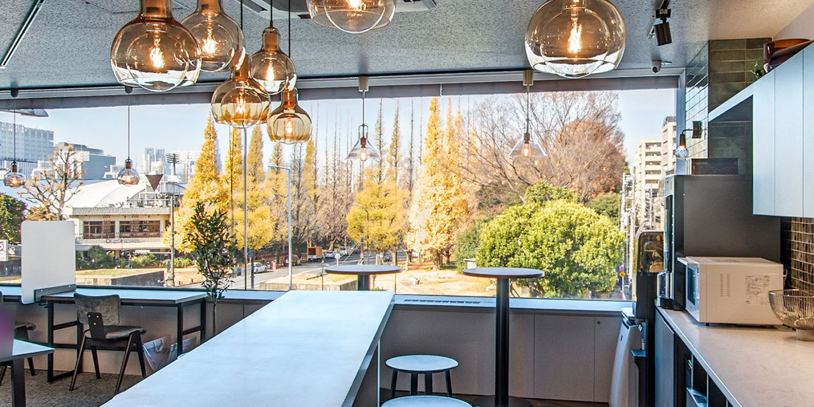 【SENQ（センク）青山並木通り】イチョウ並木に癒される！大都会の多機能オフィス｜BUILMILL(ビルミル)